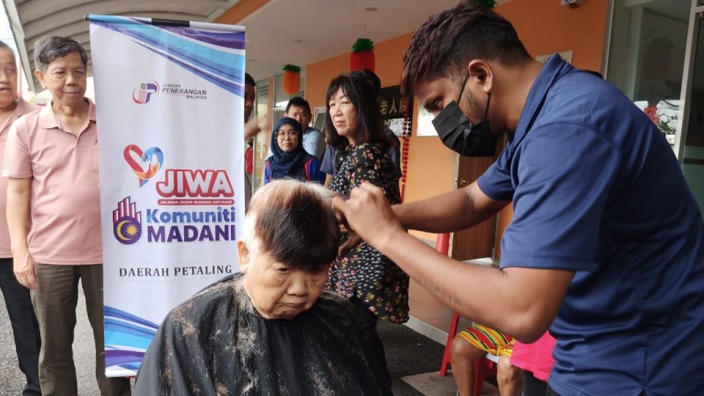 KM Sungai Way Santuni Warga Emas - Malaysiaaktif