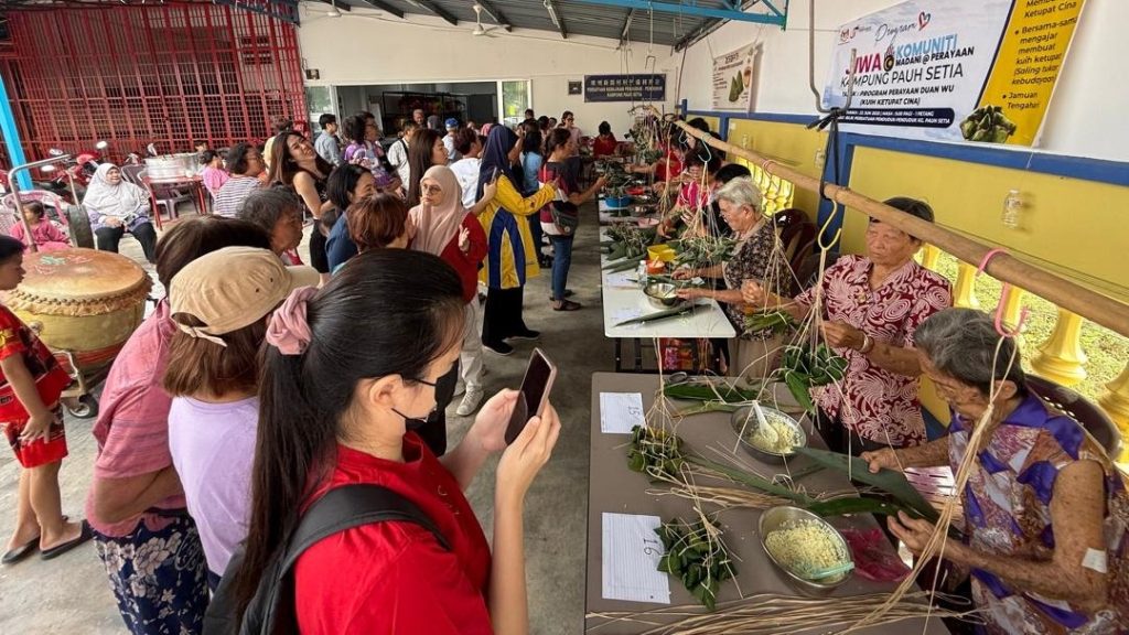 Kuih Tradisi Penghubung Program Duan Wu Kampung Pauh Setia - Malaysiaaktif