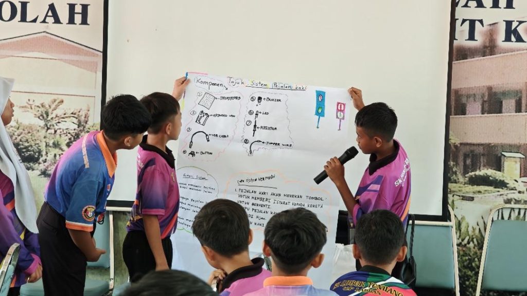 Projek IoT FKI UMS Perkasa STEM Murid Sekolah Rendah - Malaysiaaktif