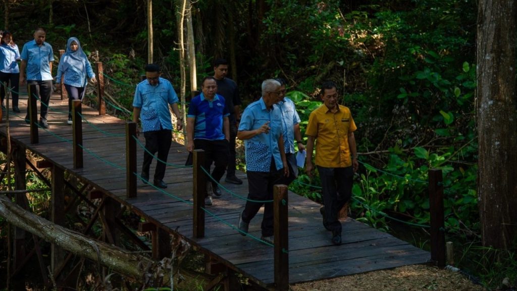 Trek Ekologi Taman Botani Labuan Gabung Elemen Konservasi, Pendidikan ...
