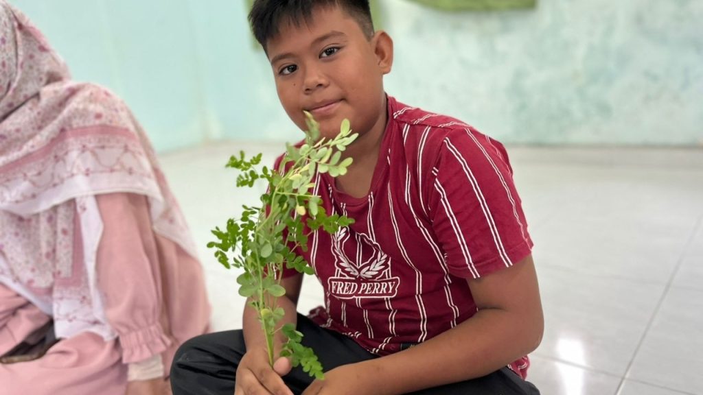 Kolaj Daun Moringa Cetus Kreativiti, Semai Cinta Alam Sejak Kecil ...