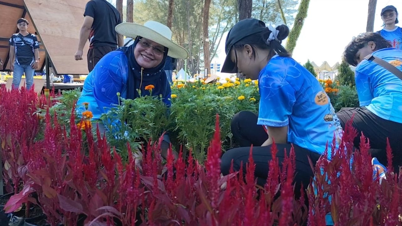 BFF 2025: Sukarelawan Pindah 200,000 Pokok Bunga - Malaysiaaktif