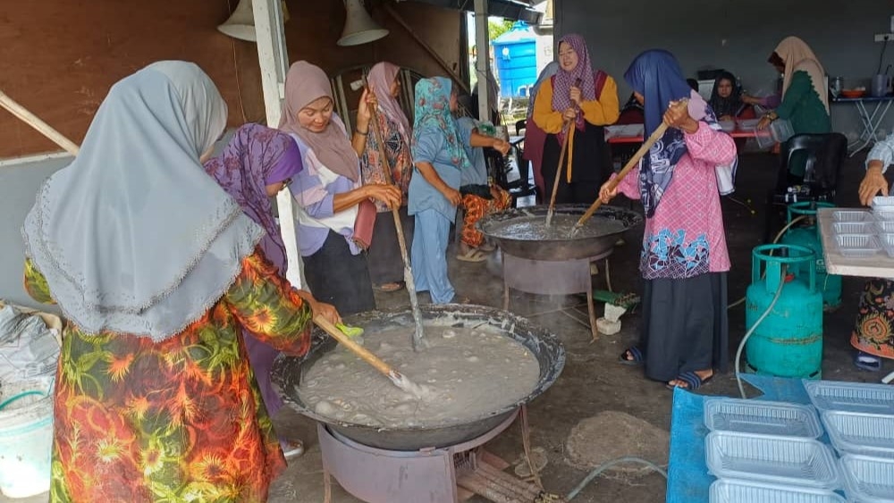Tradisi Gotong-Royong Di KEDA Bendang Tok Teri - Malaysiaaktif