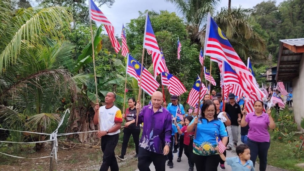 Kampung Tringgus Rabak Rotan Teruskan Tradisi Tahunan Kibarkan Jalur ...