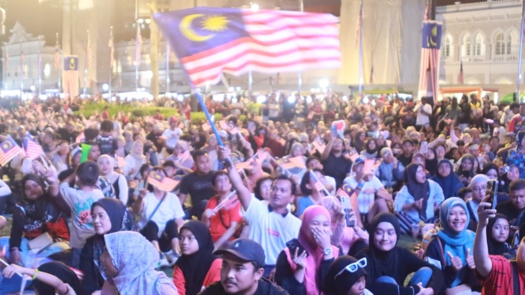 Detik 12 Malam Mengimbau Nostalgia Ambang Kemerdekaan Di Dataran Merdeka - Malaysiaaktif
