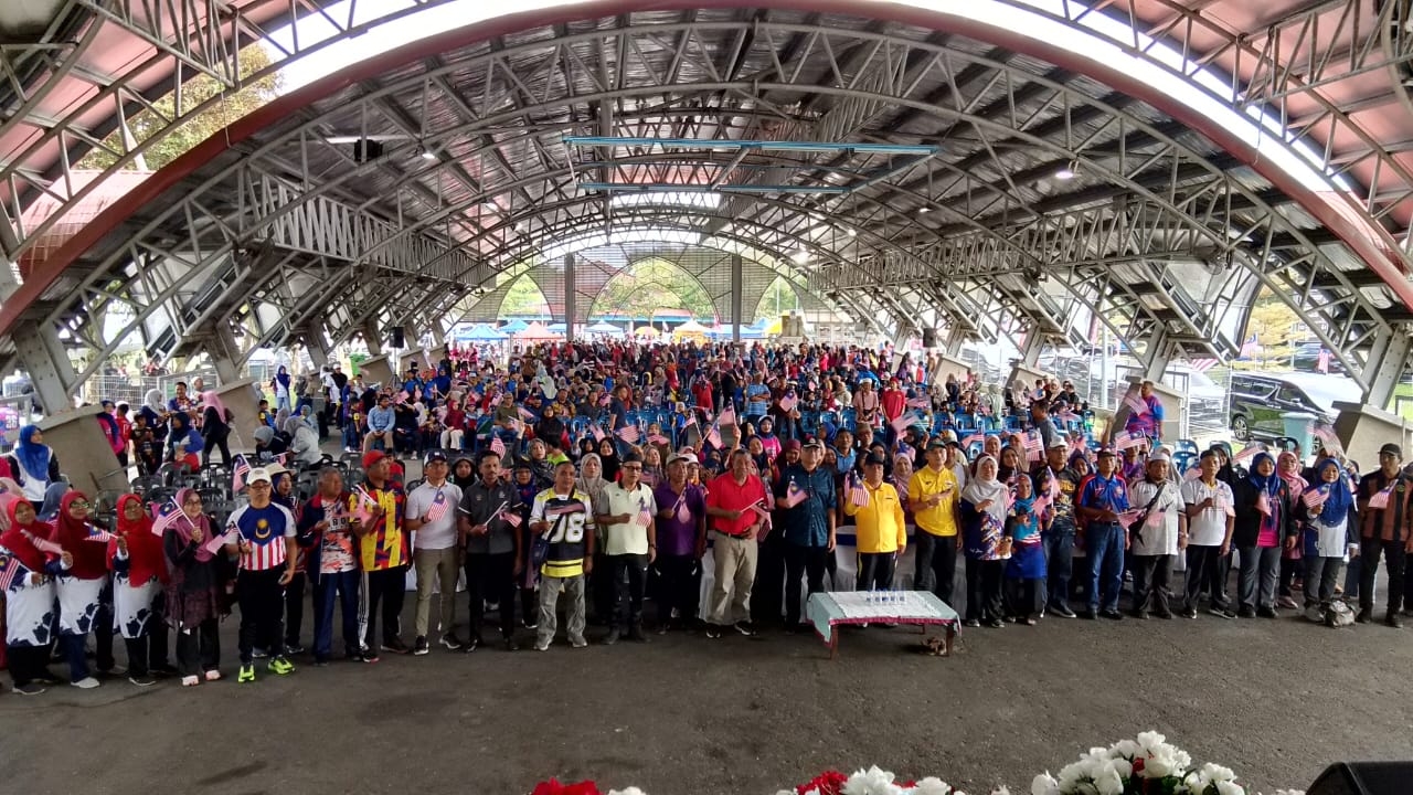 Karnival Sukan Merdeka Keluarga DUN Kenering Meriah - Malaysiaaktif
