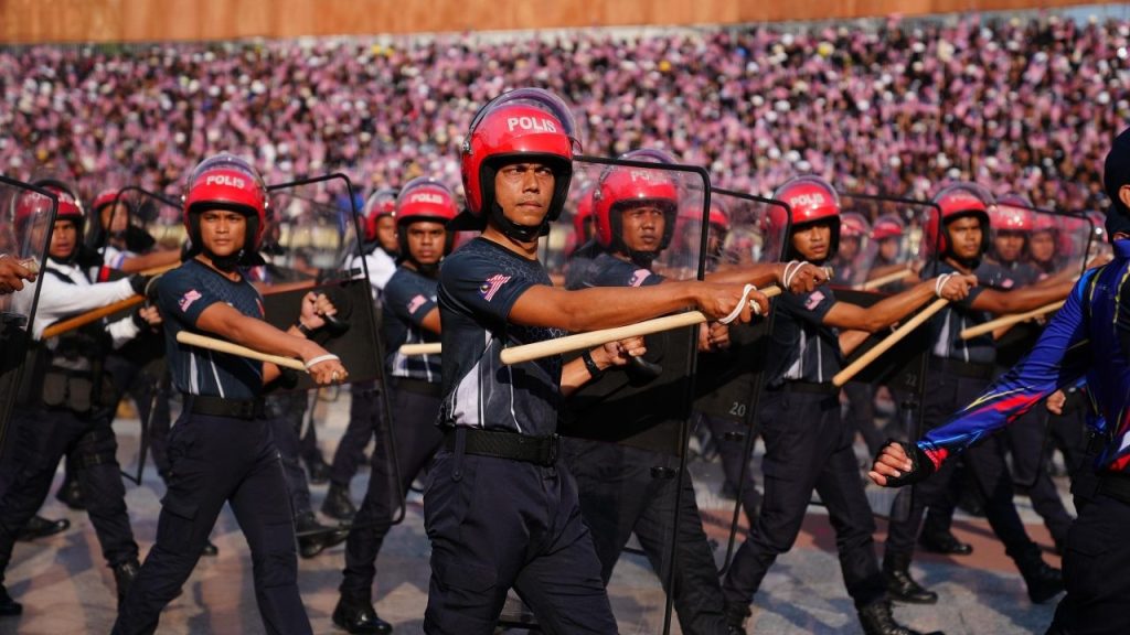 Warna-Warni Seragam Hidupkan Raptai Sambutan Hari Kebangsaan 2025 ...