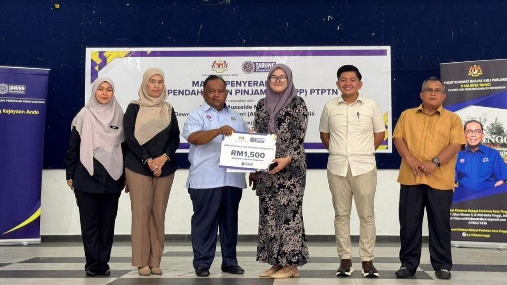 186 Pelajar Kota Tinggi Terima Wang Pendahuluan PTPTN - Malaysiaaktif