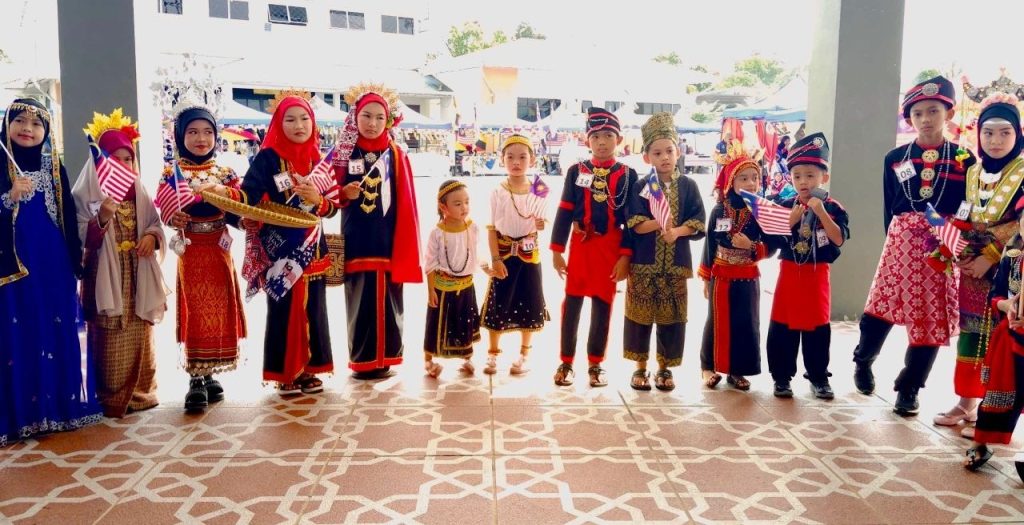 Perarakan, Basikal Berhias Dan Pakaian Tradisional Warnai Sambutan Hari Kebangsaan Di Teratak ...