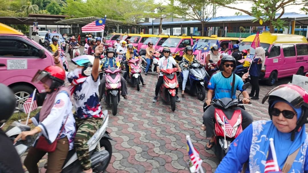 Kembara Merdeka Jalur Gemilang Pulau Pangkor 2025 Santuni Pelajar Dan Persatuan Teksi ...