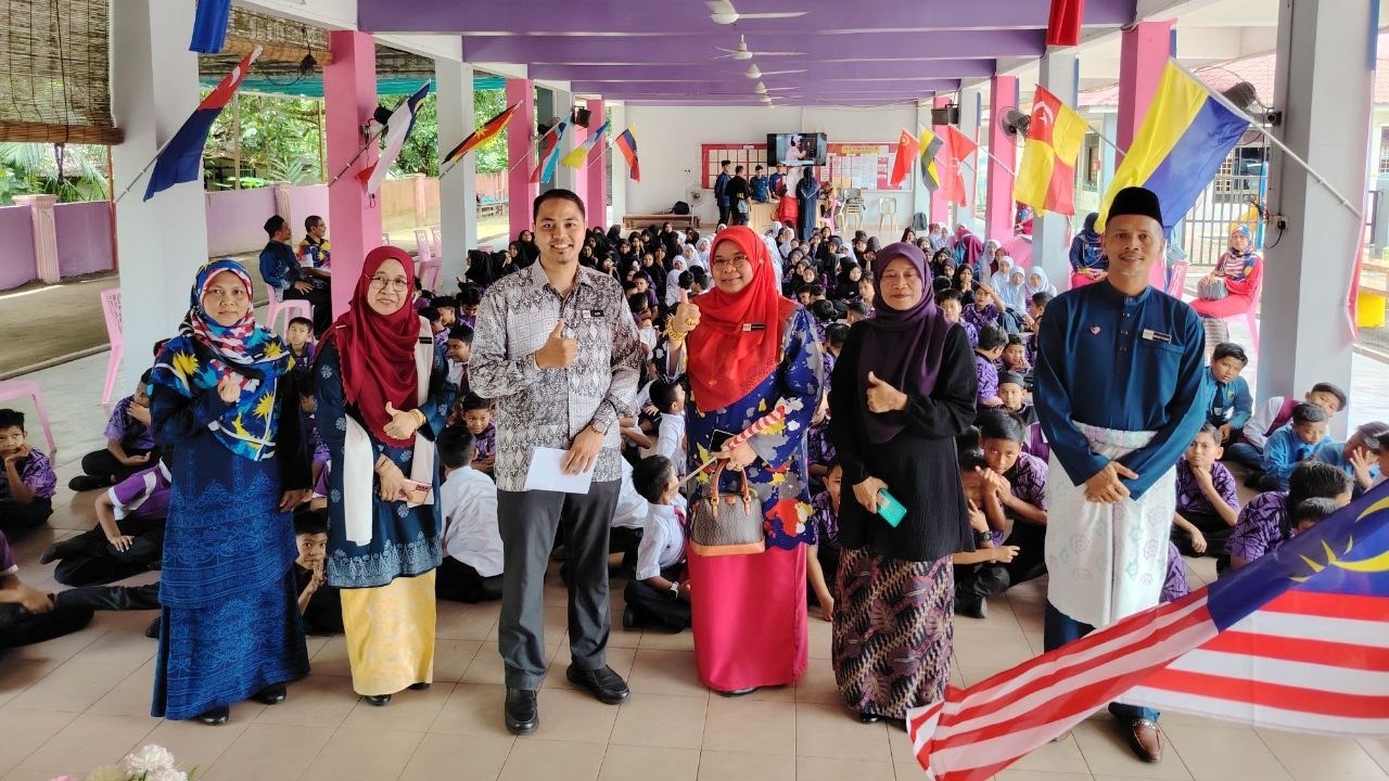 Semarak Merdeka: Warga SK Lubuk Buntar Hayati Erti Kemerdekaan - Malaysiaaktif