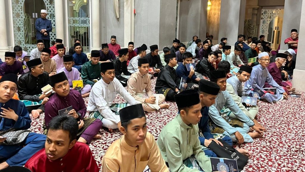 500 Jemaah Hadir Majlis Doa Selamat Sempena Perkahwinan Raja Muda ...