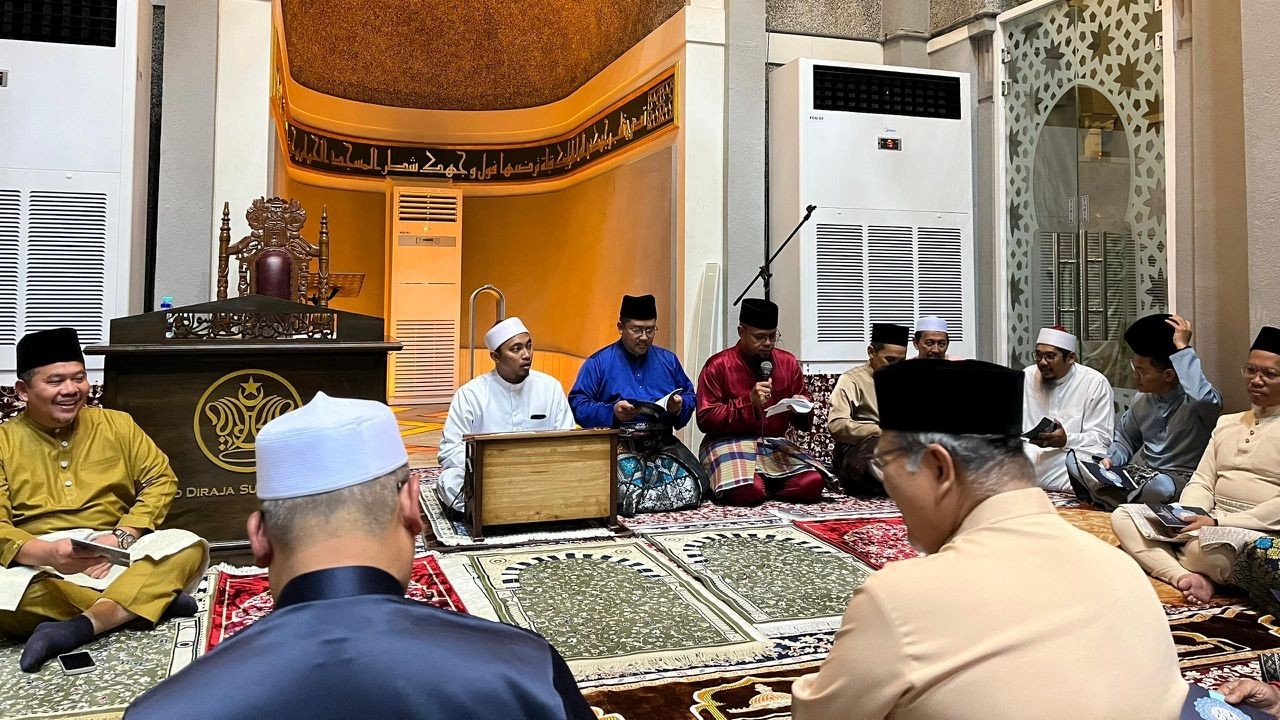500 Jemaah Hadir Majlis Doa Selamat Sempena Perkahwinan Raja Muda ...
