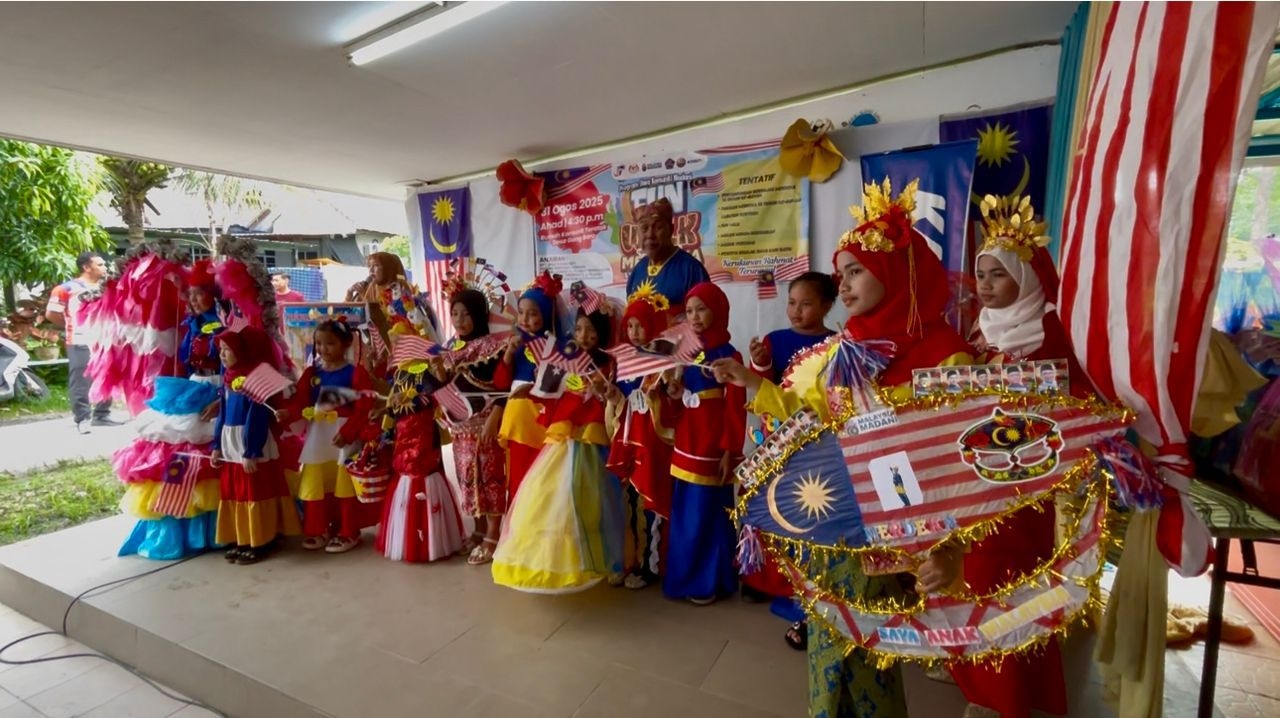 Warna-Warni Batik Meriahkan Fun Walk Merdeka Gong Baru - Malaysiaaktif
