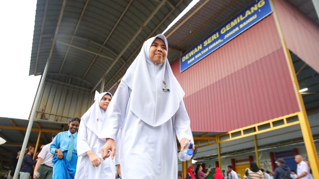 SPM 2025 Bermula Lancar Di Johor, 49,654 Calon Duduki Peperiksaan ...