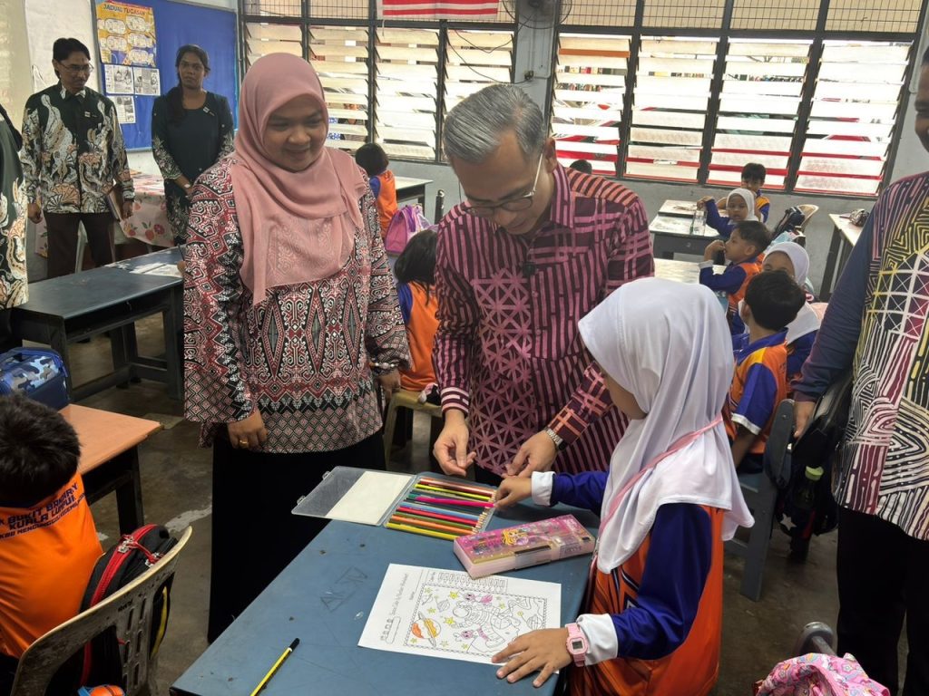 Bantuan Awal Persekolahan Dorongan Untuk Kecemerlangan Murid ...
