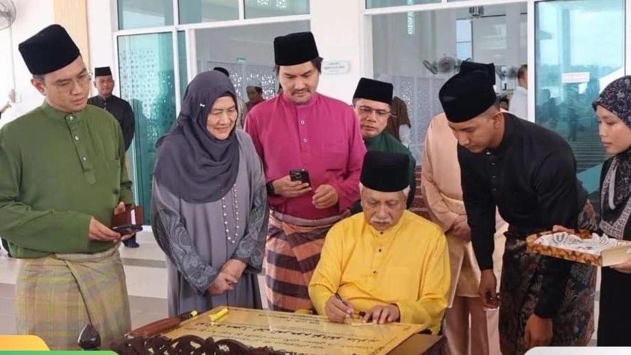 Tuanku Muhriz : Masjid Perlu Diimarahkan Dengan Aktiviti Keilmuan Dan ...