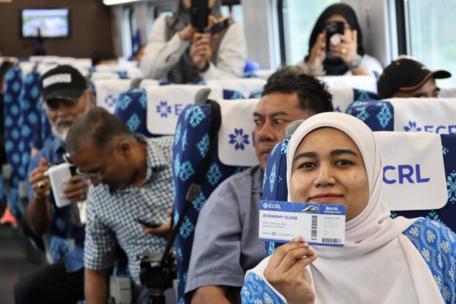 Golden Train EMU, E-Loco Tiba Di Malaysia, ECRL Capai 91.7 Peratus Siap ...