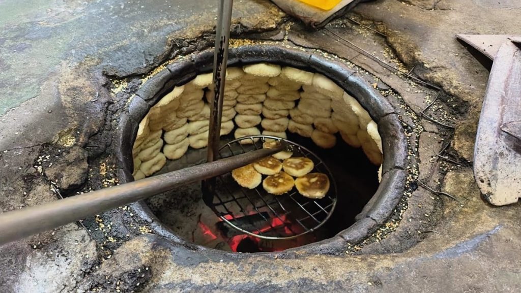 Aroma Tempayan Sibu Tarik Perhatian, Kompia Kekal Ikon Warisan ...