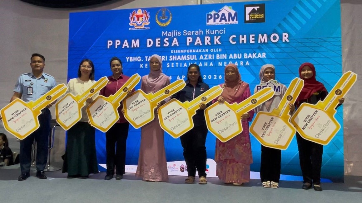 60 Penjawat Awam Terima Kunci Kediaman PPAM MADANI Desa Park Chemor ...